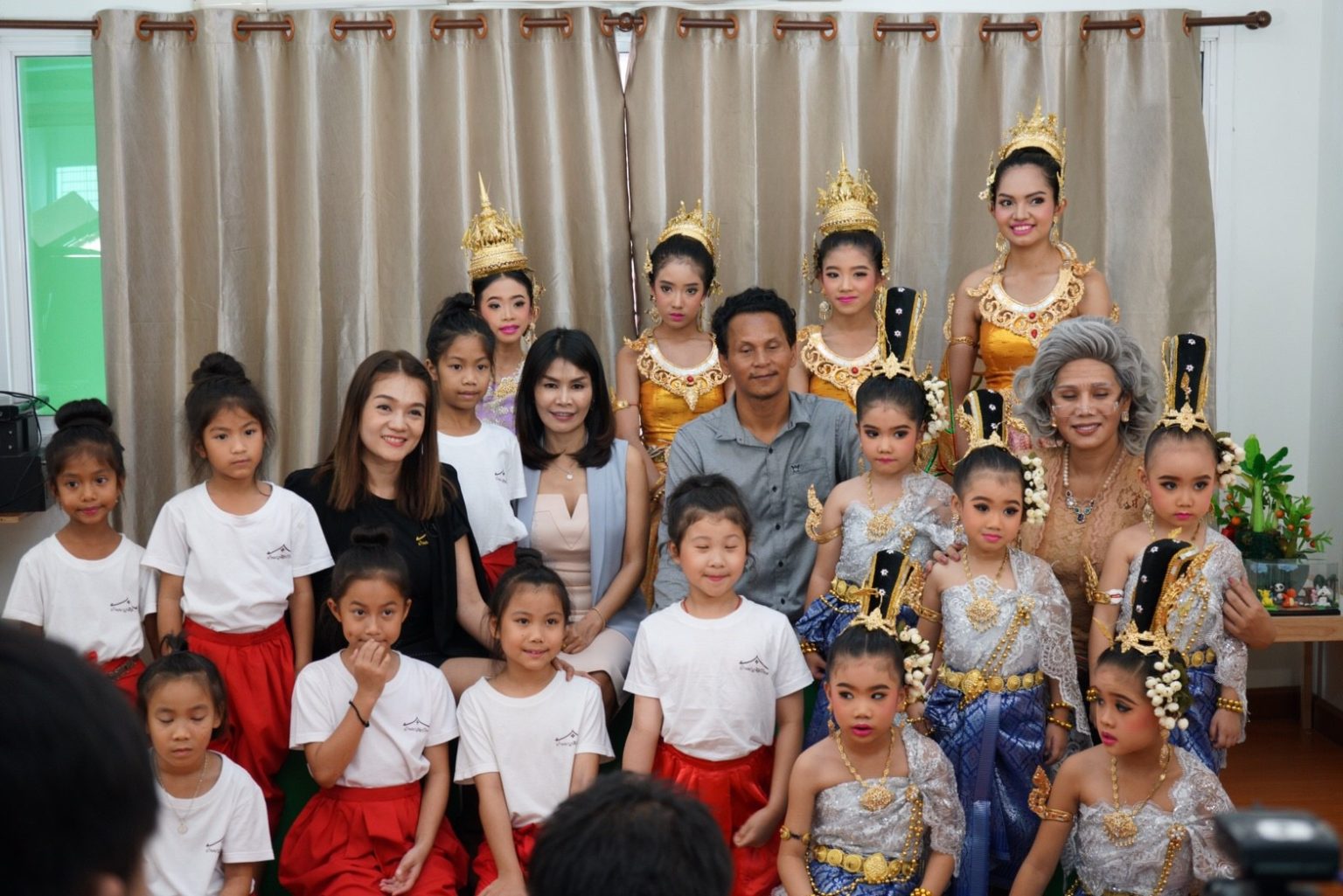 ถ่ายรายการรายการศัลยกรรมใจกับยายหวังดี ช่อง IPM.TV – ติวเข้มสอบรำไทย ...