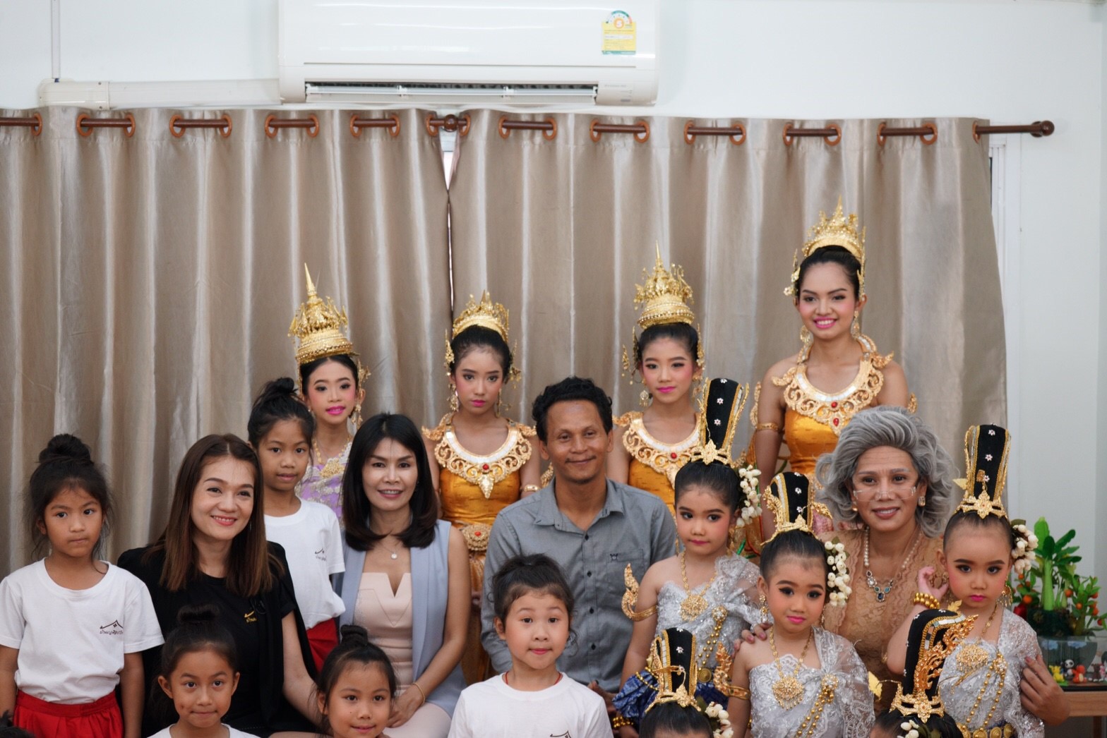 ถ่ายรายการรายการศัลยกรรมใจกับยายหวังดี ช่อง IPM.TV – ติวเข้มสอบรำไทย ...