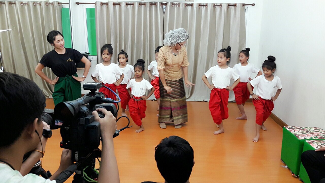 ถ่ายรายการรายการศัลยกรรมใจกับยายหวังดี ช่อง IPM.TV – ติวเข้มสอบรำไทย ...