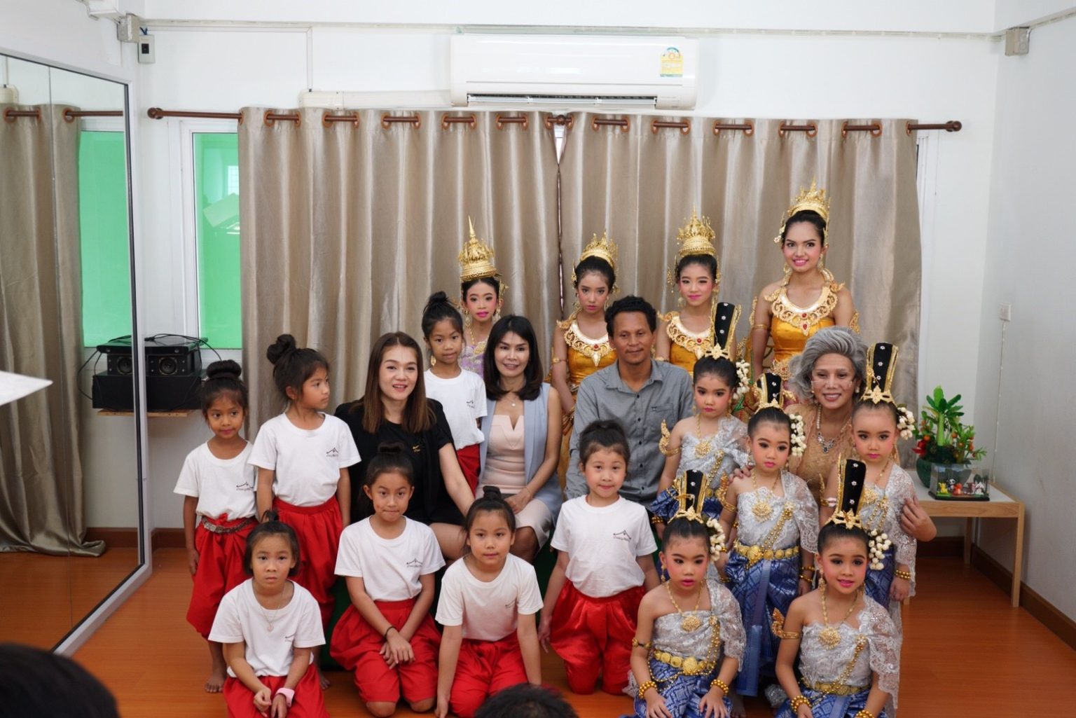 ถ่ายรายการรายการศัลยกรรมใจกับยายหวังดี ช่อง IPM.TV – ติวเข้มสอบรำไทย ...